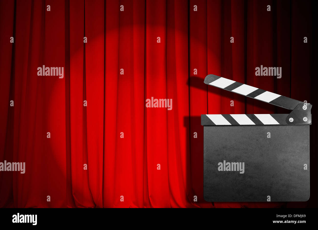 red curtain with empty movie clapper board Stock Photo - Alamy