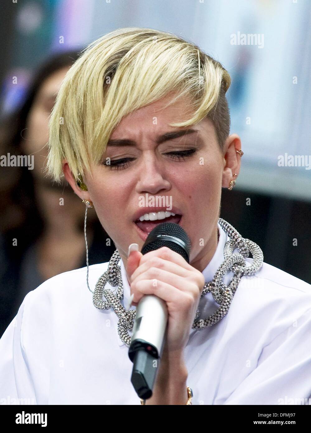 New York, NY, USA. 7th Oct, 2013. Miley Cyrus on stage for NBC Today ...