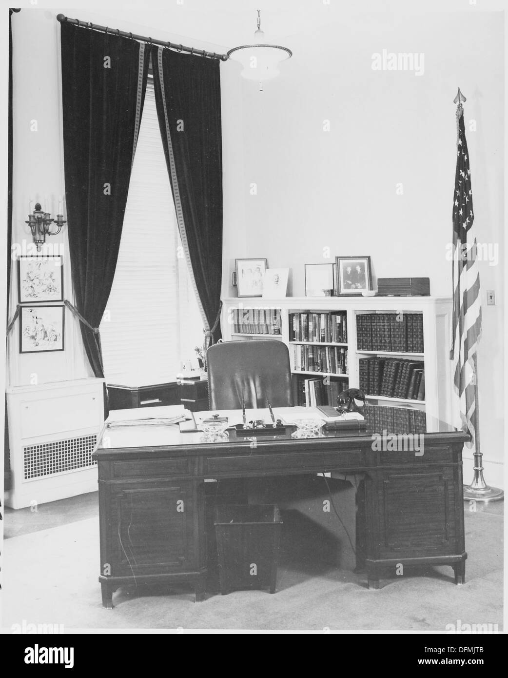 This image shows the desk in the Executive Office of the President at ...