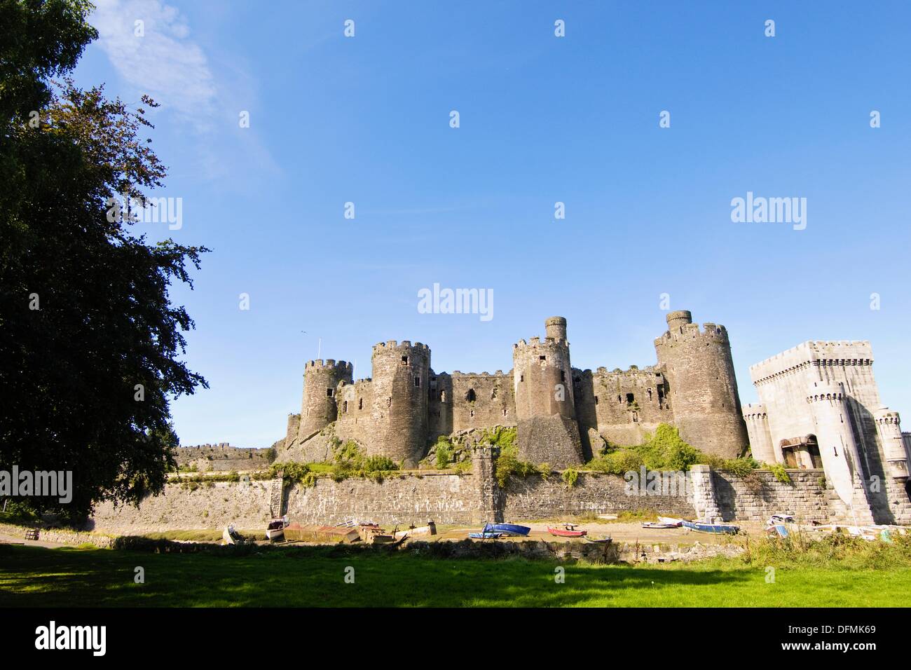 Conwy city walls hi-res stock photography and images - Alamy