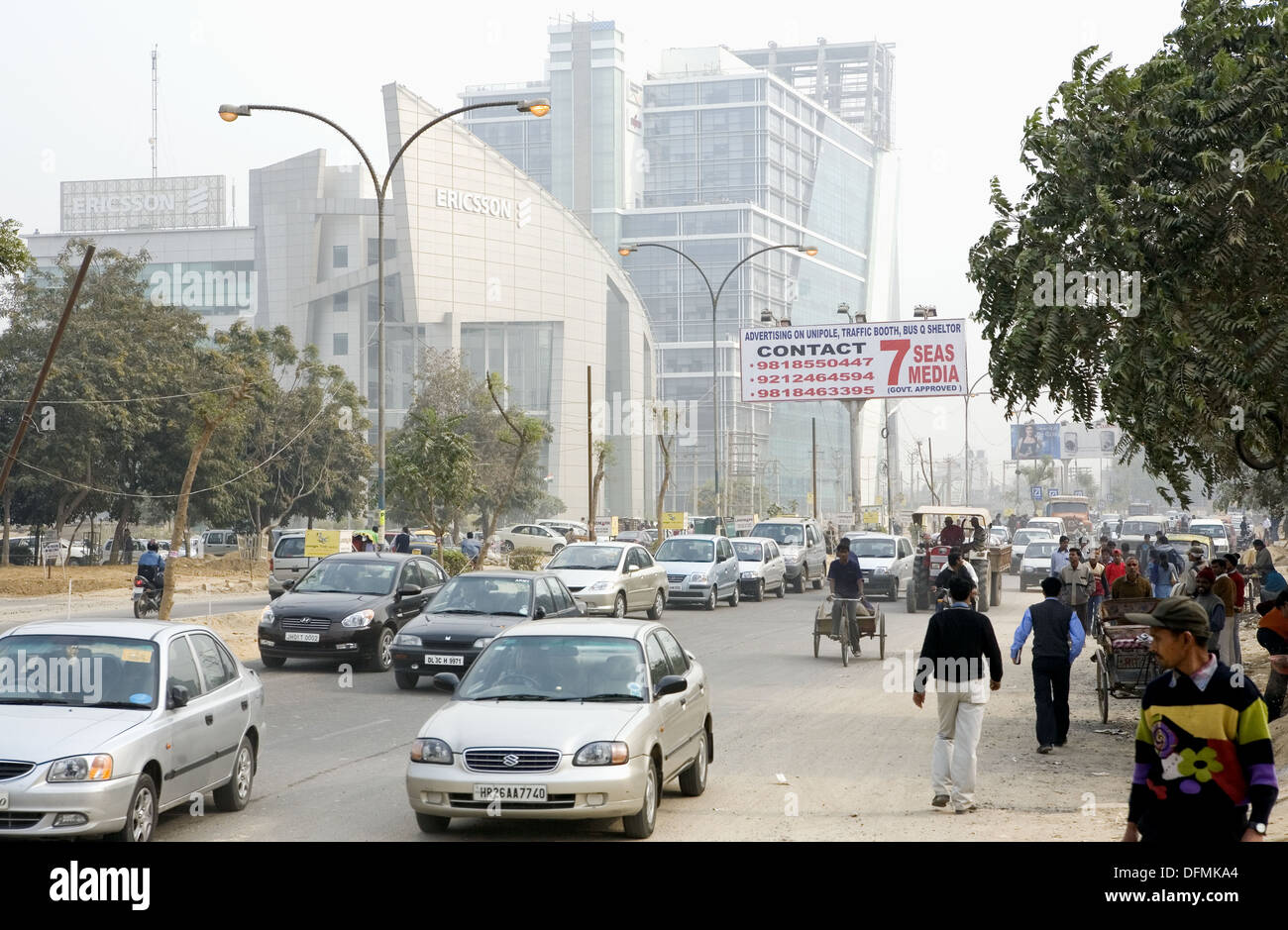 Delhi gurgaon street hi-res stock photography and images - Alamy