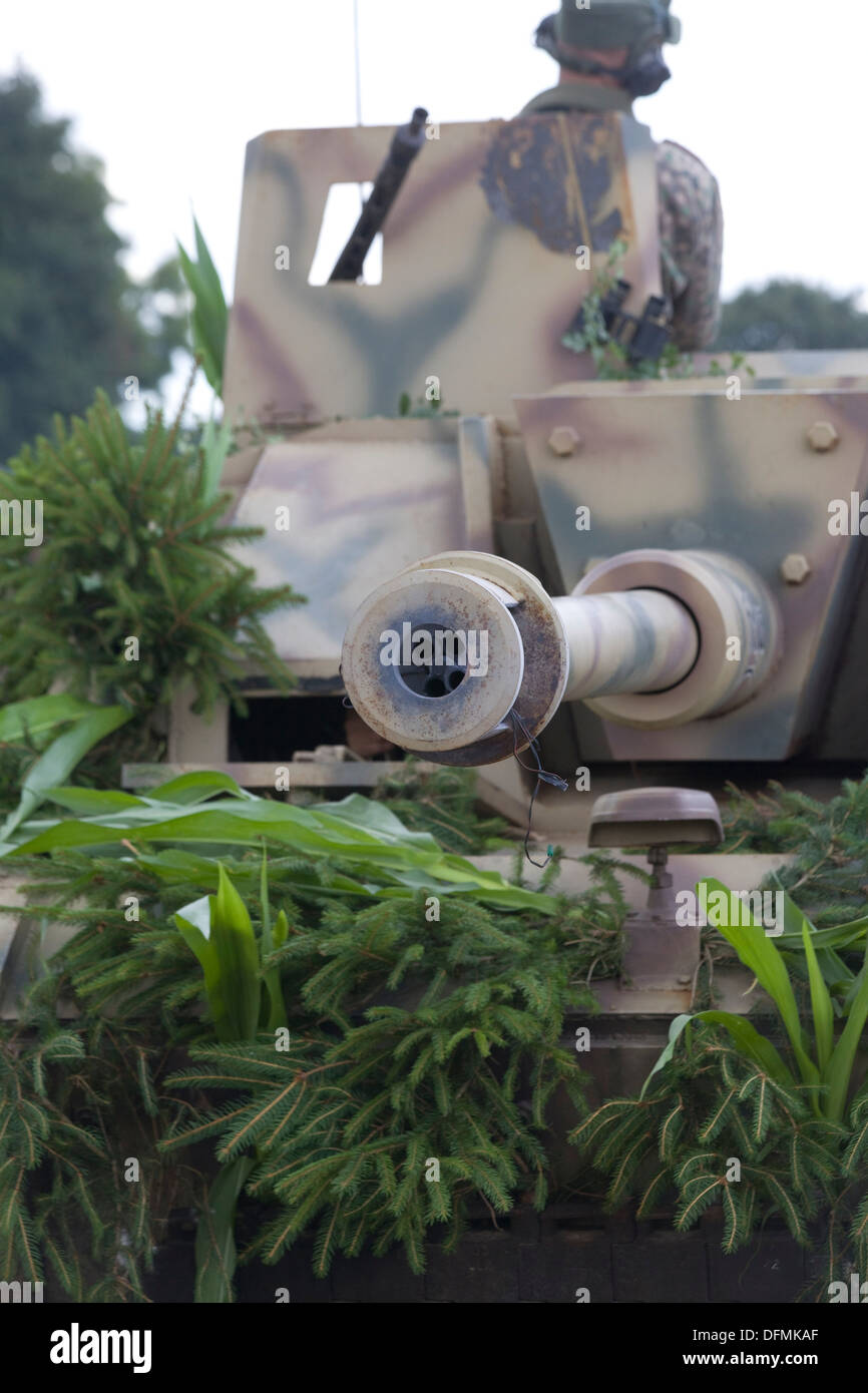 Soldier turret tank hi-res stock photography and images - Alamy