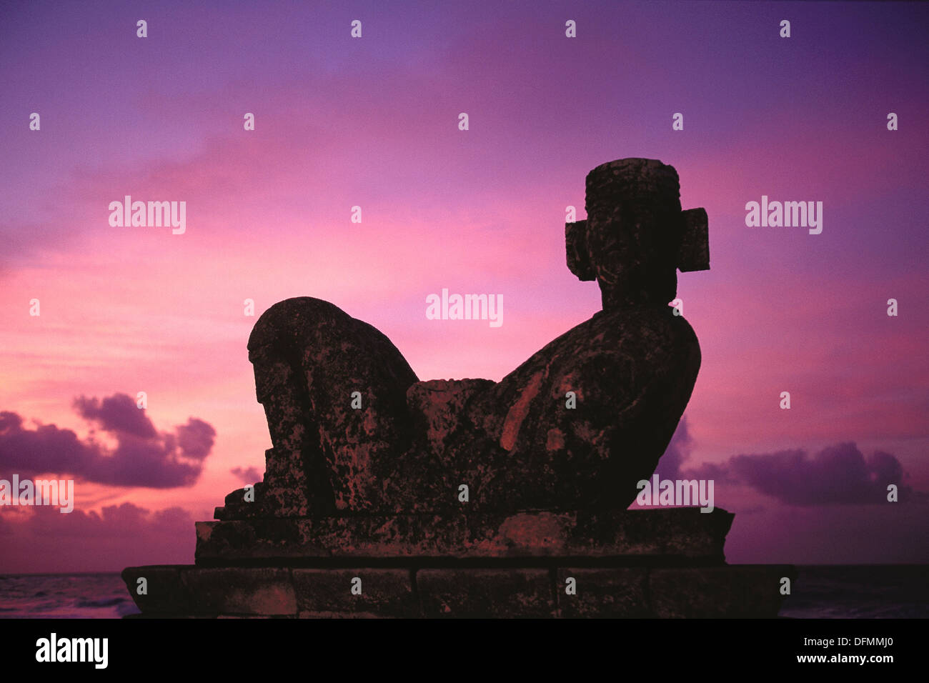 Cancun chac mool statue chac hi-res stock photography and images - Alamy