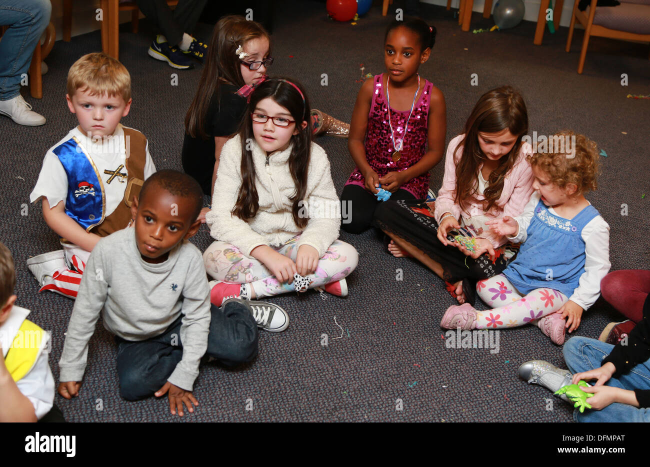 Kids being entertained hi-res stock photography and images - Alamy