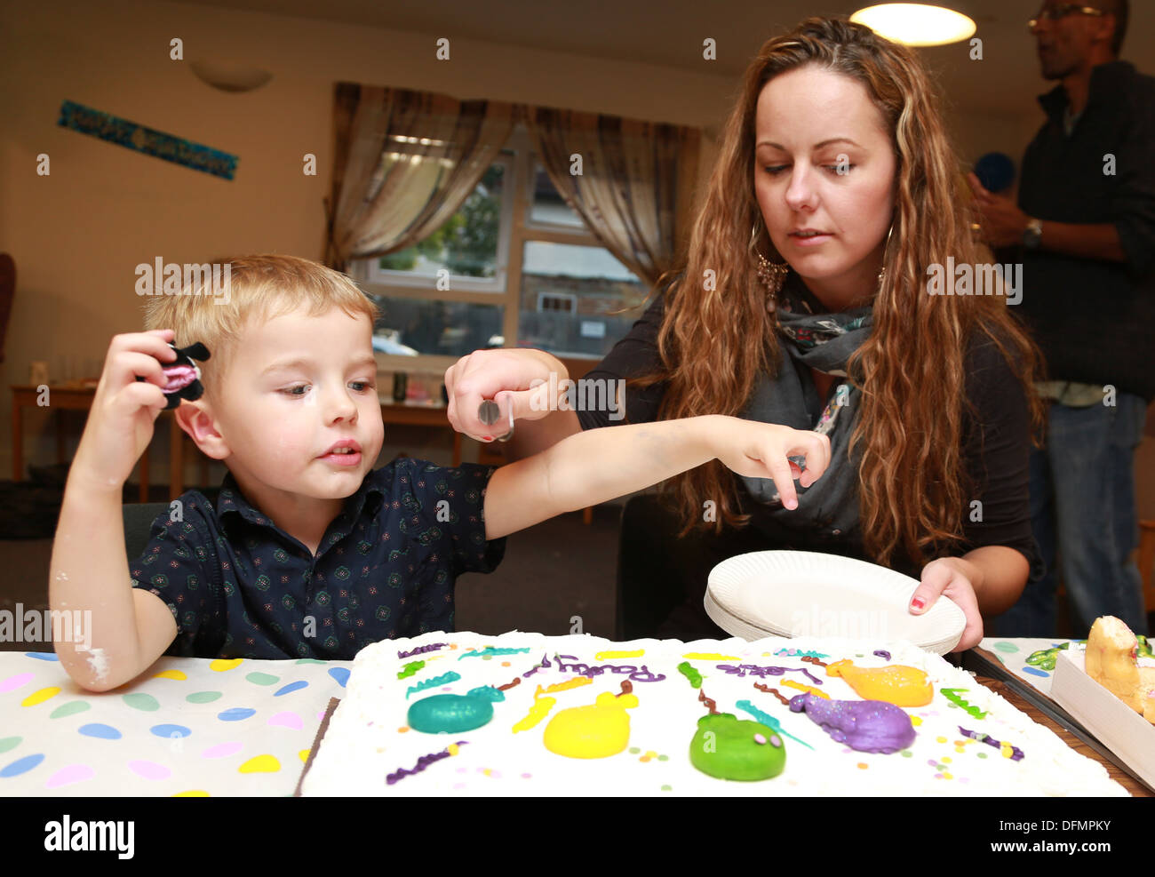 Child cutting birthday cake hi-res stock photography and images - Alamy
