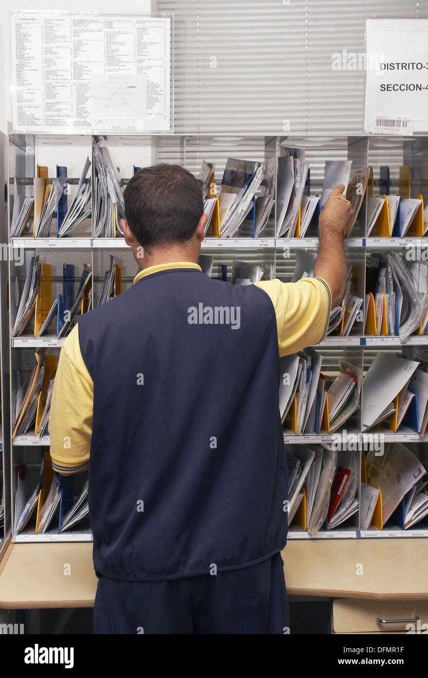 Office mailroom hi-res stock photography and images - Alamy