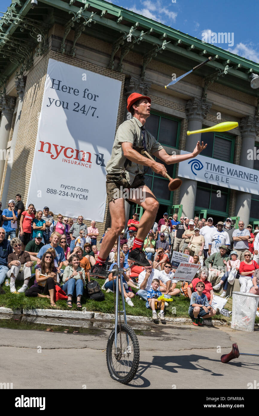 Acrobat hi-res stock photography and images - Alamy