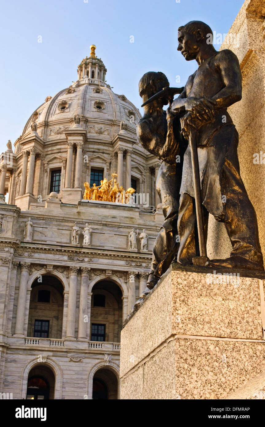 Statue in front of the Minnesota State capitol building The building ...