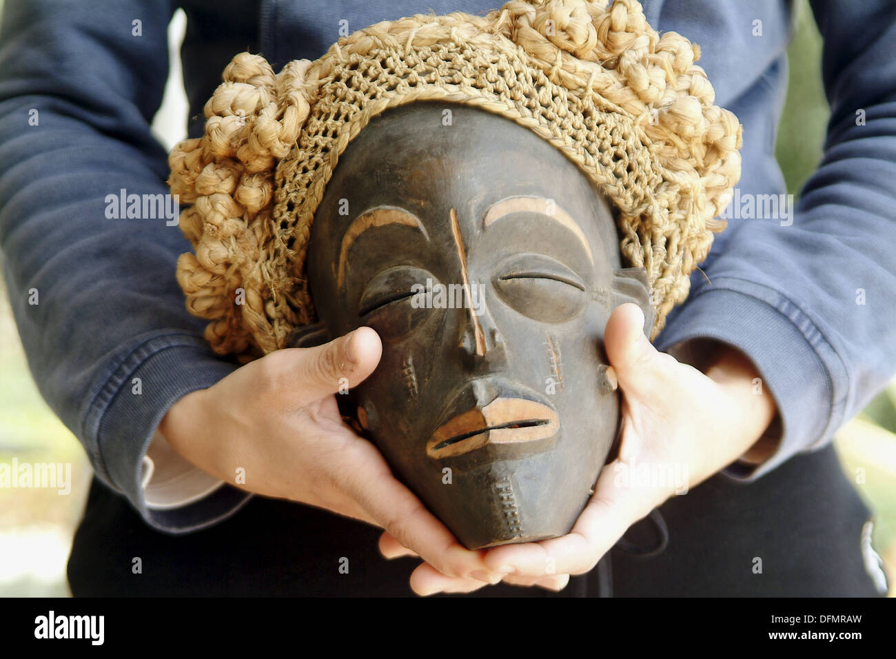 Female african mask art hi-res stock photography and images - Alamy