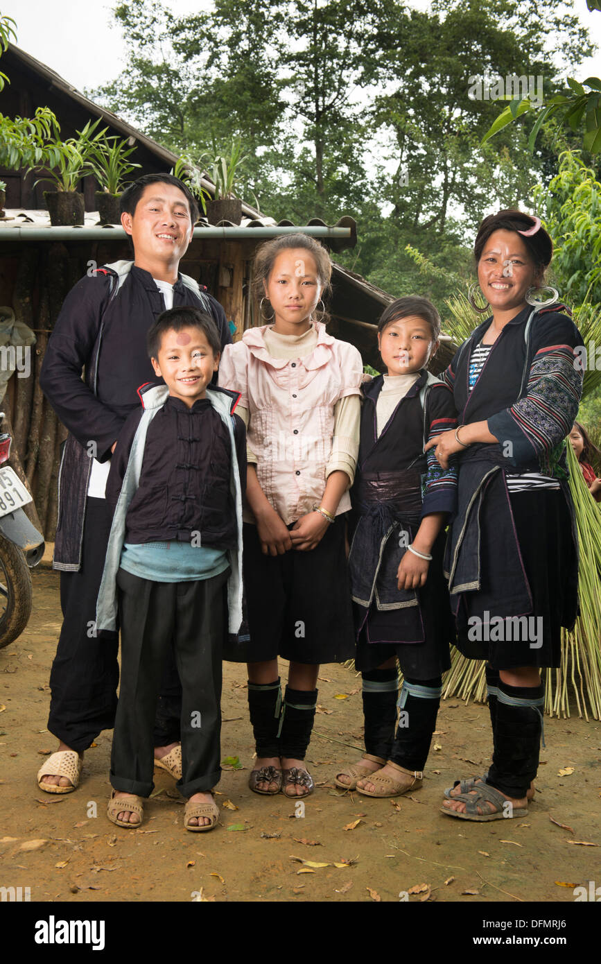 Hmong family hi-res stock photography and images - Alamy