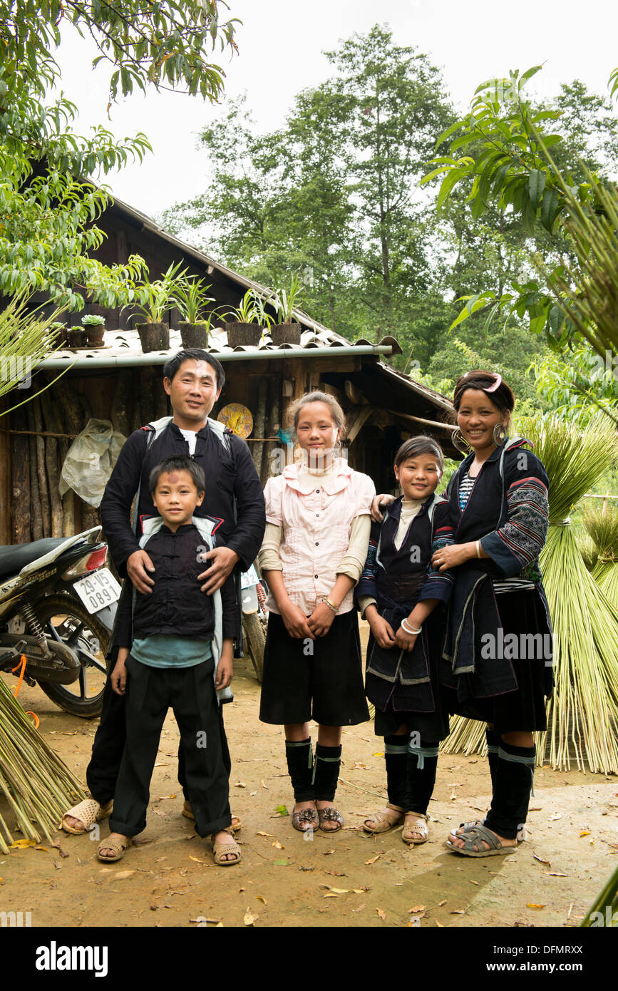 Hmong family hi-res stock photography and images - Alamy
