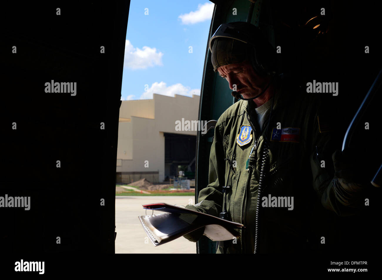 356th airlift squadron flight engineer hi-res stock photography and ...