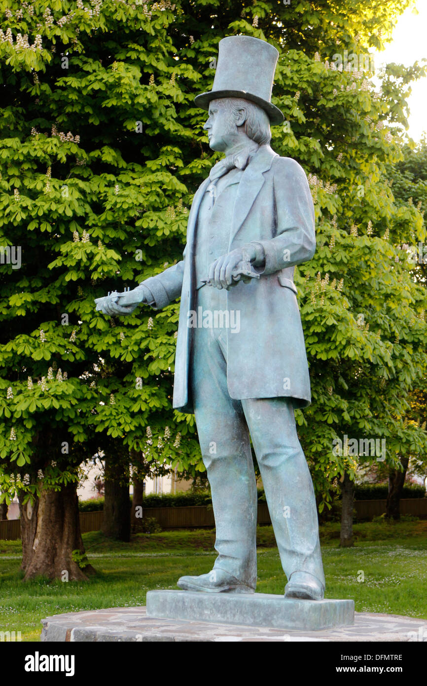 NEW Copper Statue of Isambard Kingdom Brunel, at Neyland, Pembrokeshire ...