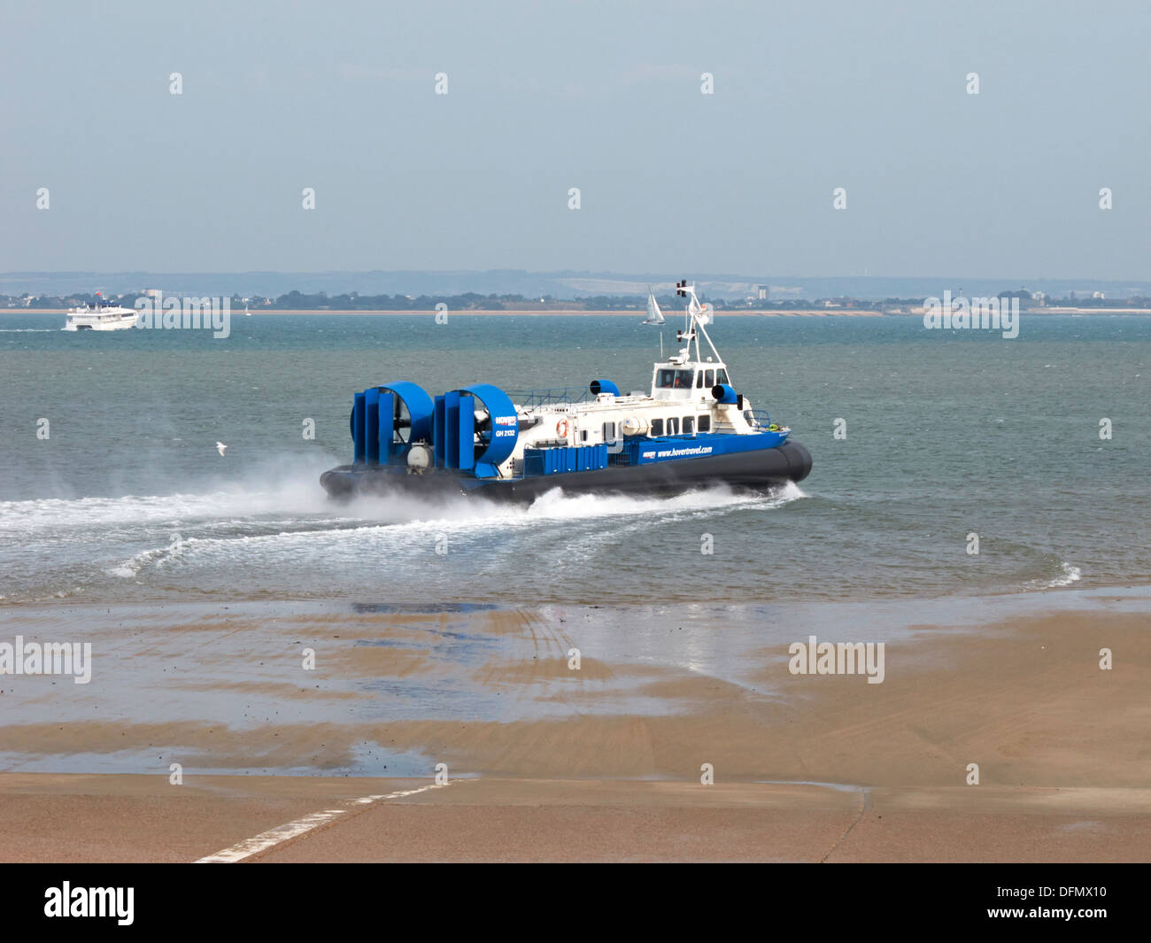 Isle of Wight Ryde to Portsmouth foot passenger hovercraft Stock Photo ...