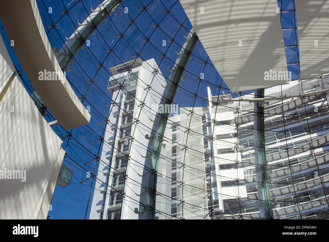 Modern glass rotunda hi-res stock photography and images - Alamy