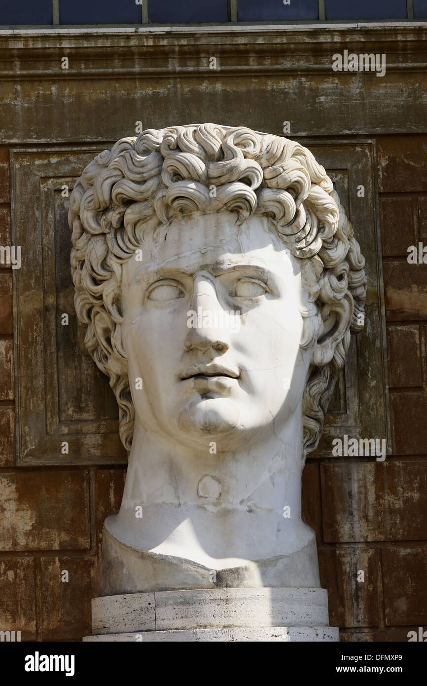 Vatican Caesar Statue Stock Photos & Vatican Caesar Statue Stock Images ...