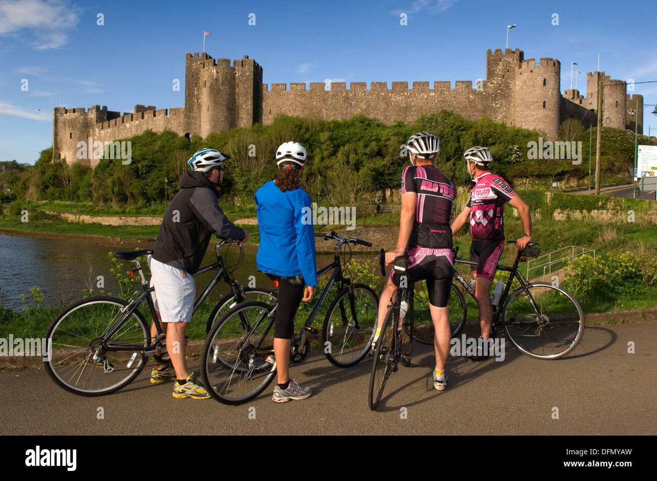 Cycling in wales hi-res stock photography and images - Alamy