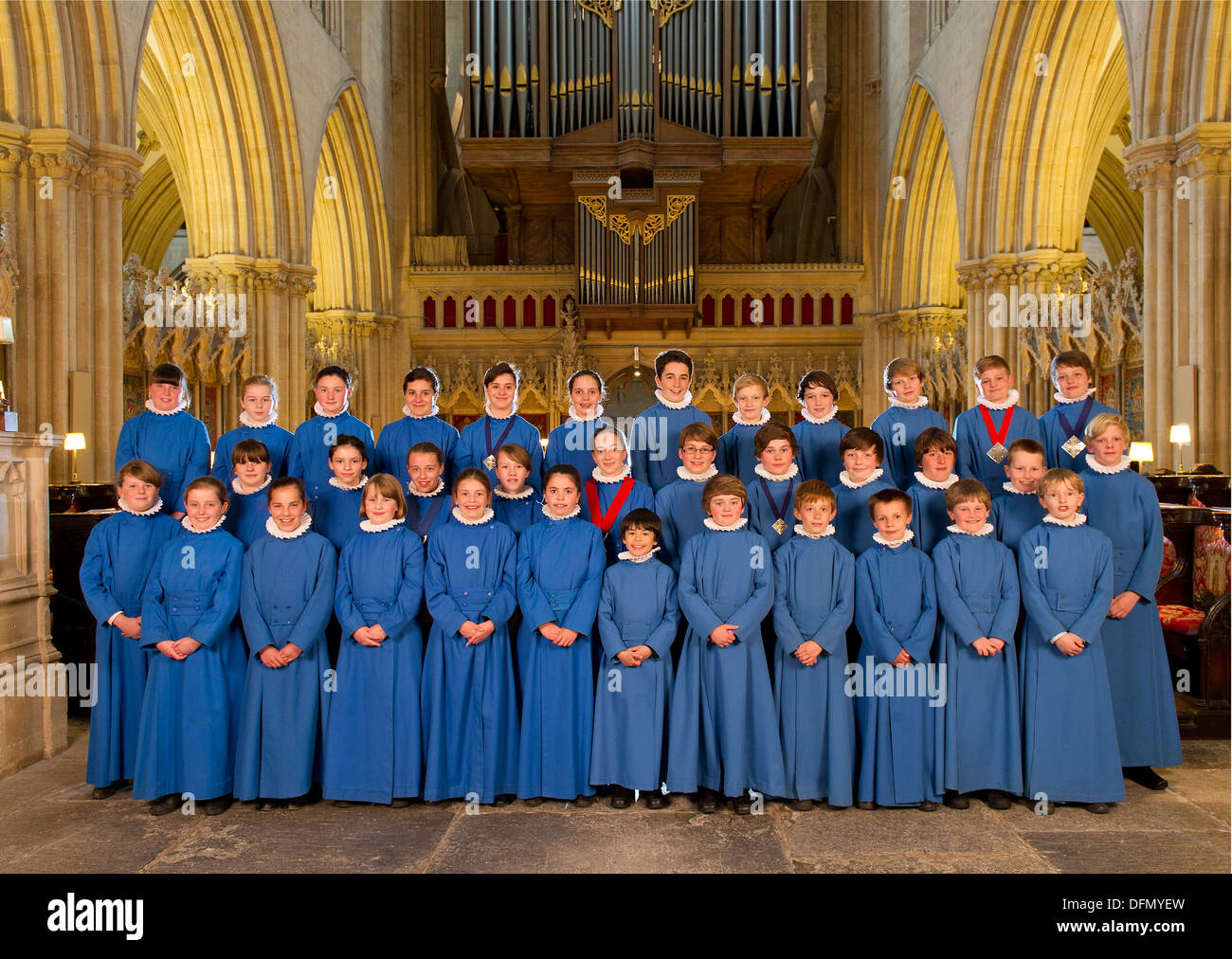 Choir singers hi-res stock photography and images - Alamy