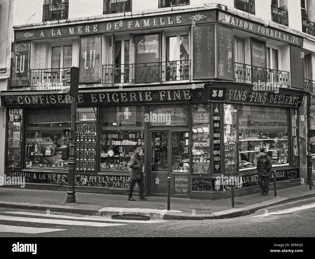 La Mere de Famille epiceries in rue du Montmartre Faubourg, Paris Stock ...