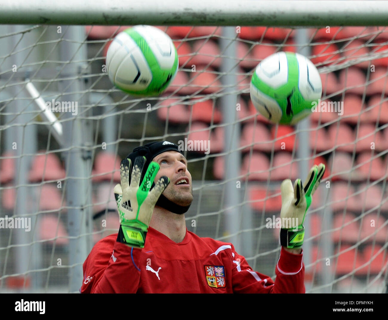 Bulgaria goalkeeper hi-res stock photography and images - Alamy
