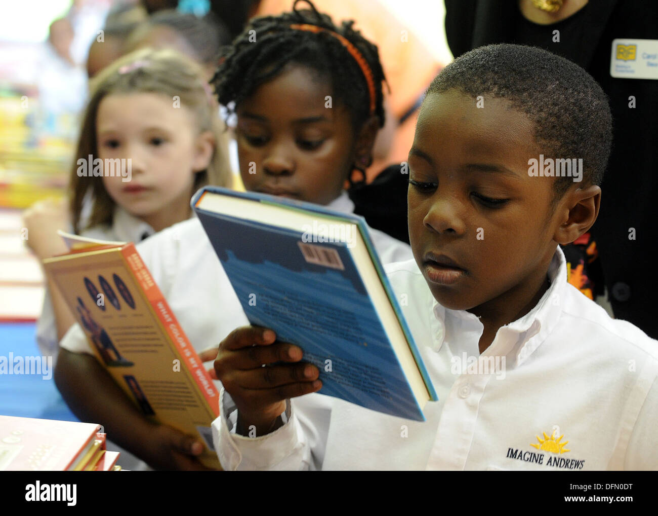 Children receive hi-res stock photography and images - Alamy