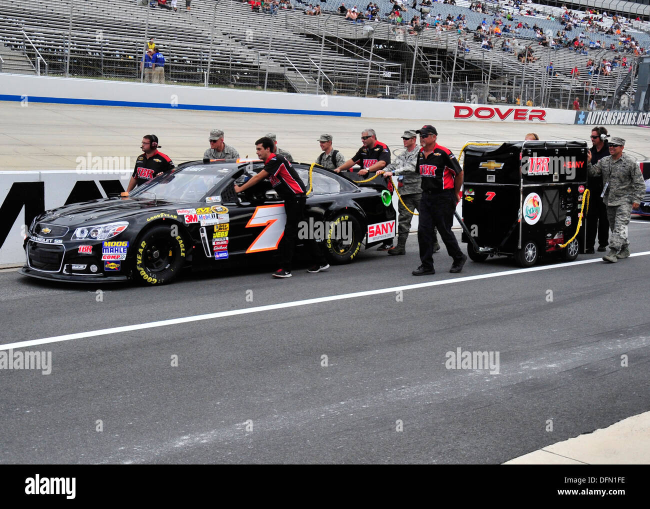 Members of Dave Blaney's pit crew and honorary pit crew members from ...