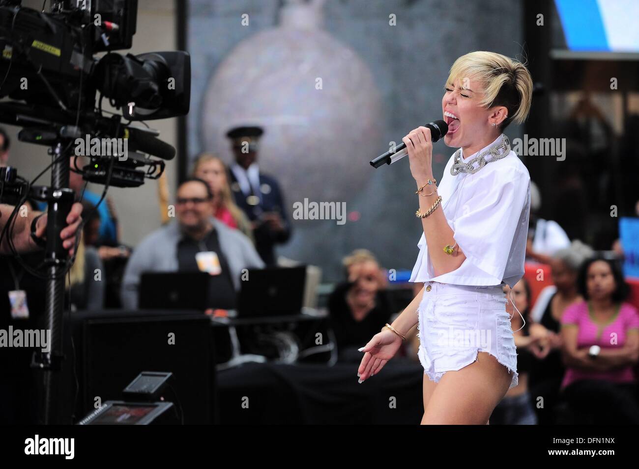 New York, NY. 7th Oct, 2013. Miley Cyrus on stage for NBC Today Show ...