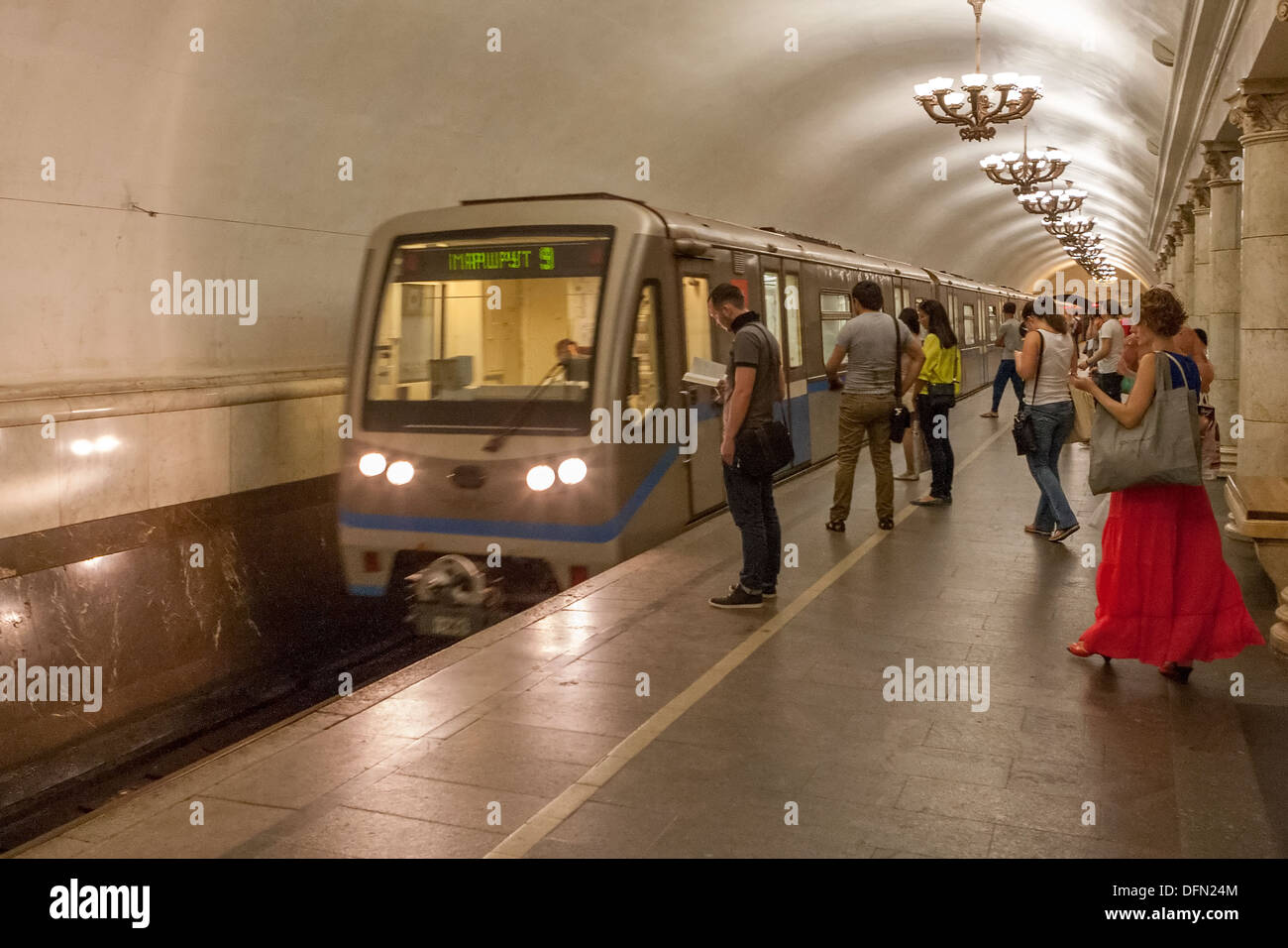Platform, Ploshchad Revolyutsi, Metro Station, Moscow, Russia Stock ...