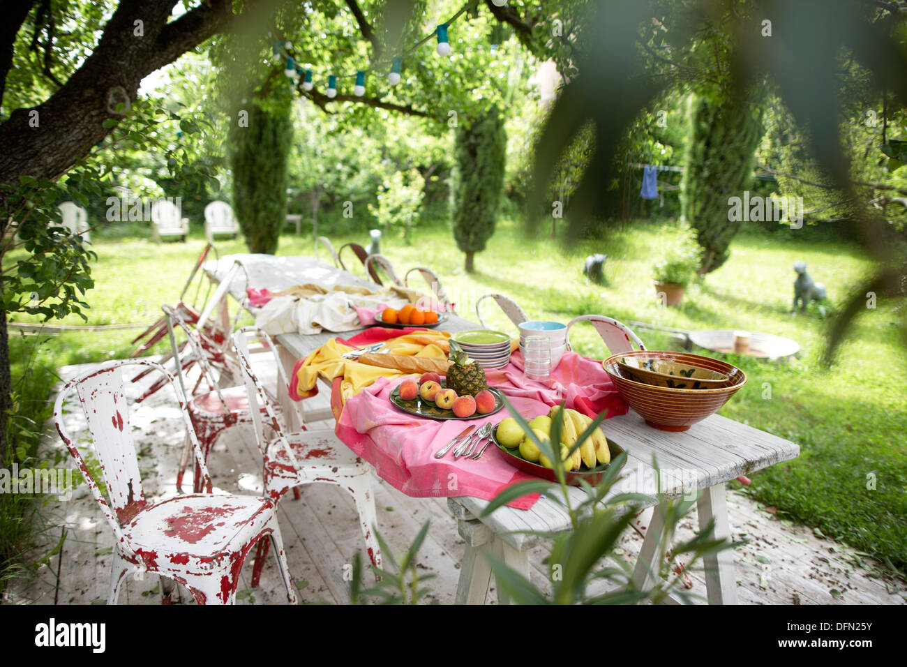 Luberon provence garden hi-res stock photography and images - Alamy