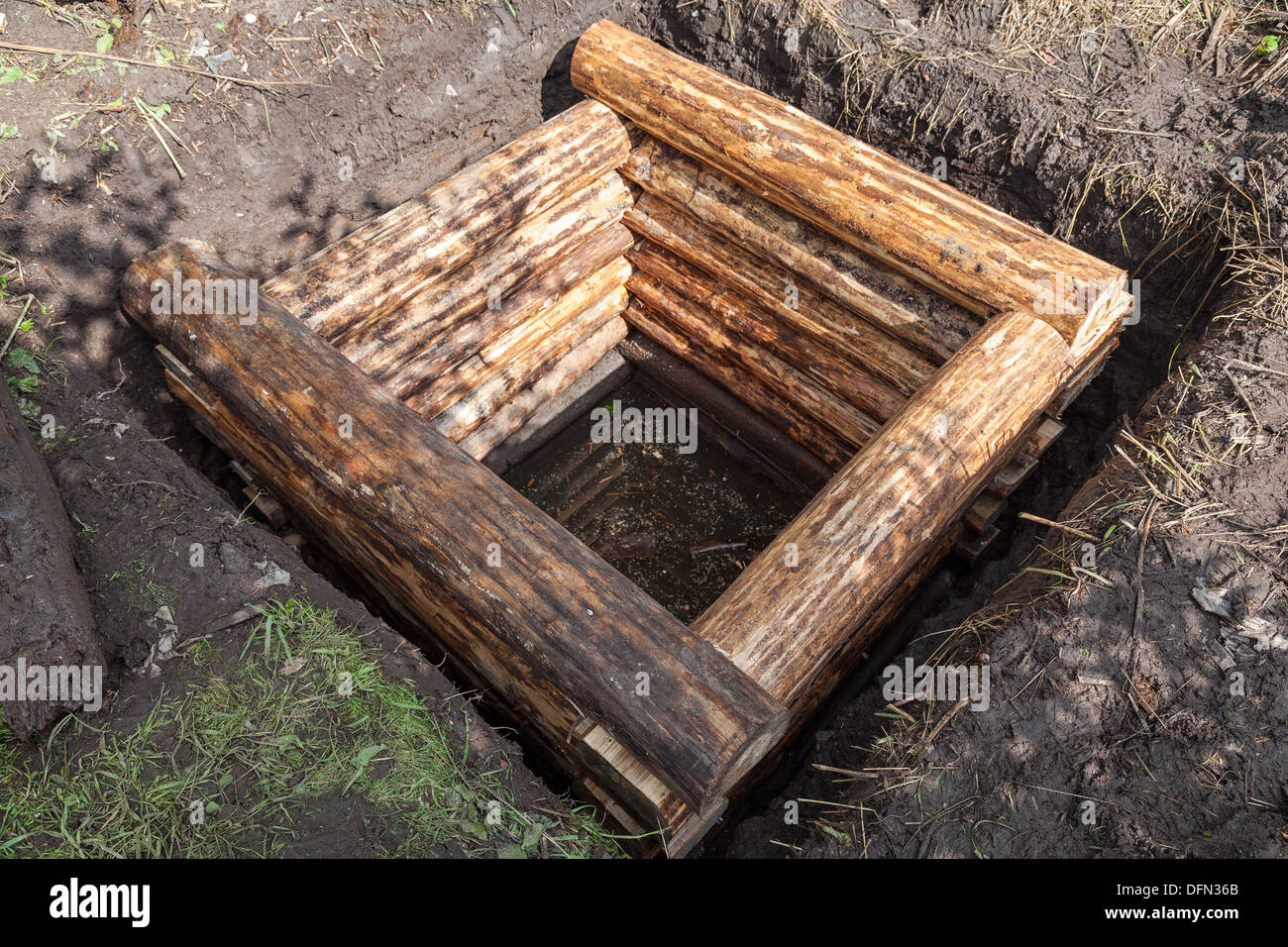Construction of wooden water well in countryside Stock Photo - Alamy