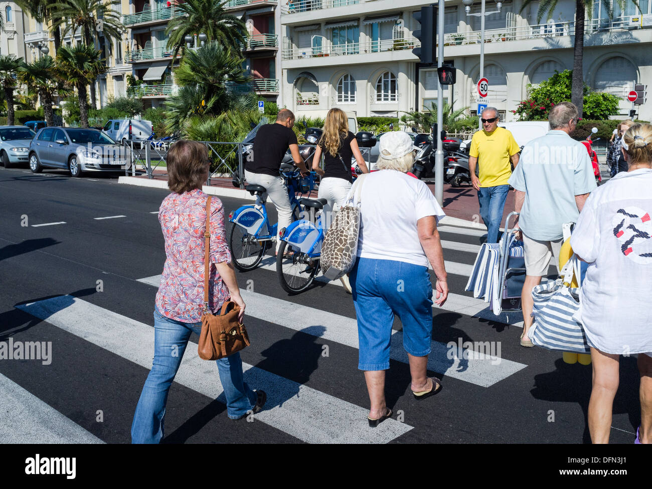Pedestrian crossing hi-res stock photography and images - Alamy
