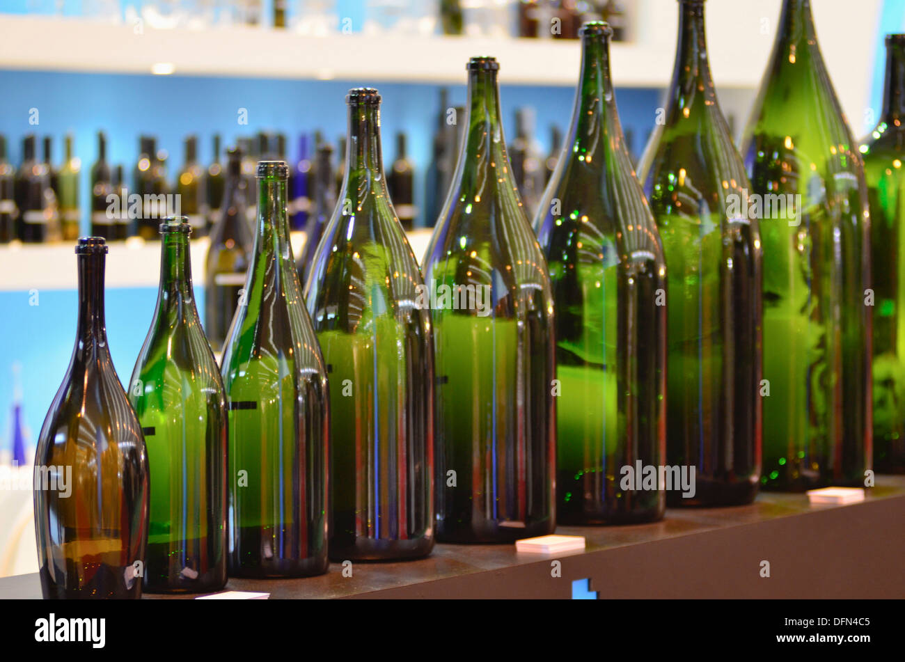 Vine growing techniques hi-res stock photography and images - Alamy