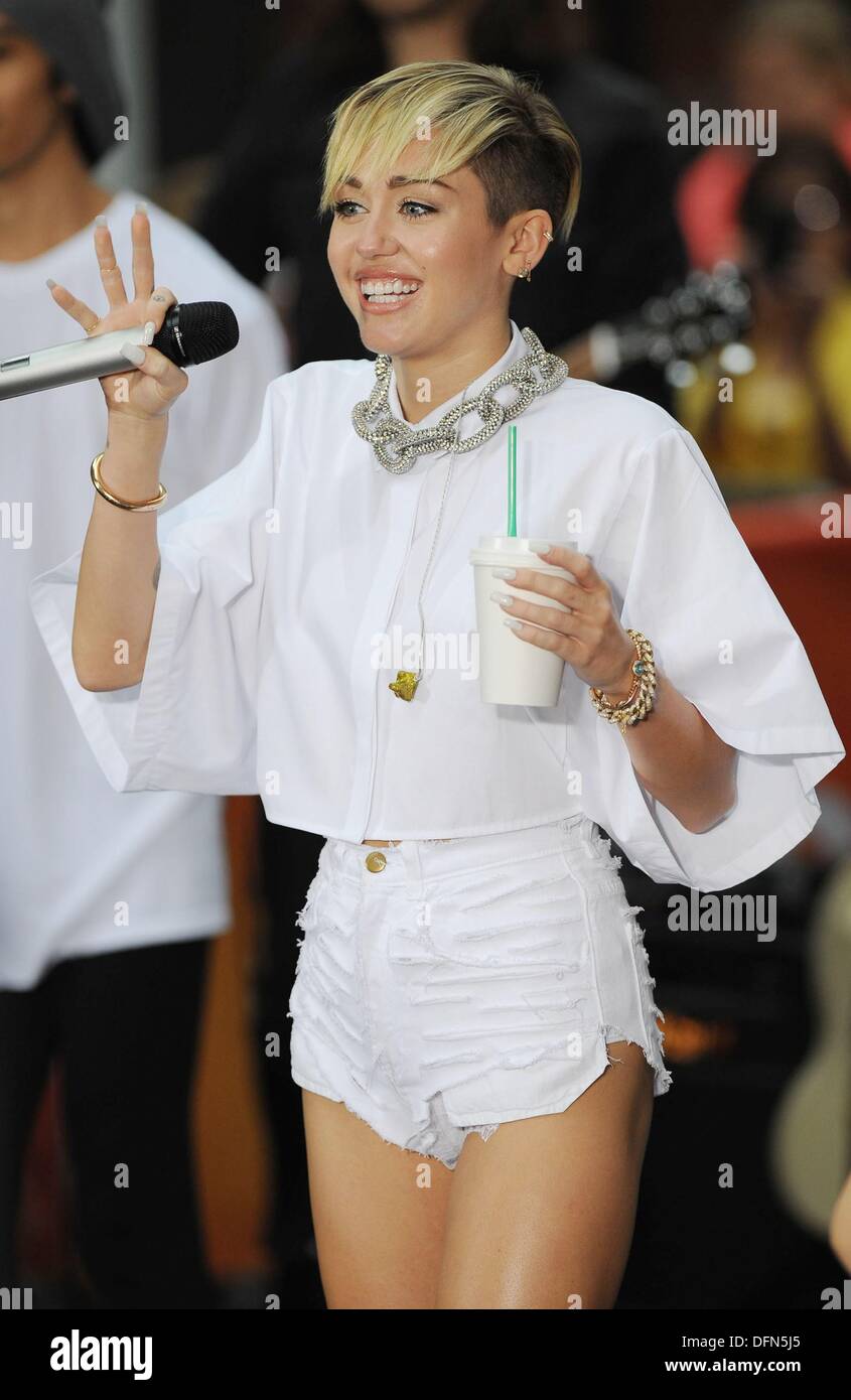 New York, NY. 7th Oct, 2013. Miley Cyrus on stage for NBC Today Show ...