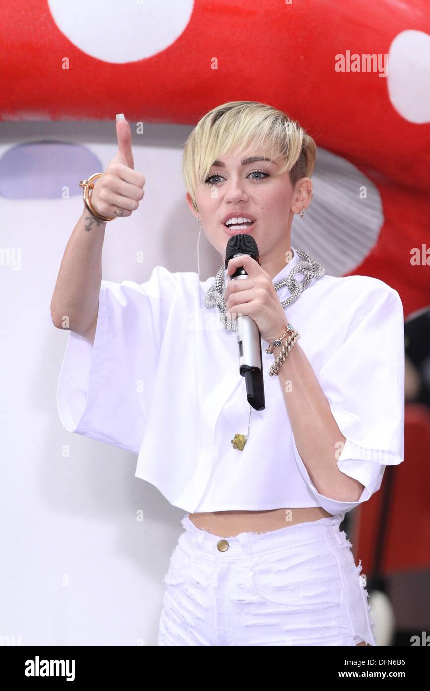 New York, NY. 7th Oct, 2013. Miley Cyrus on stage for NBC Today Show ...