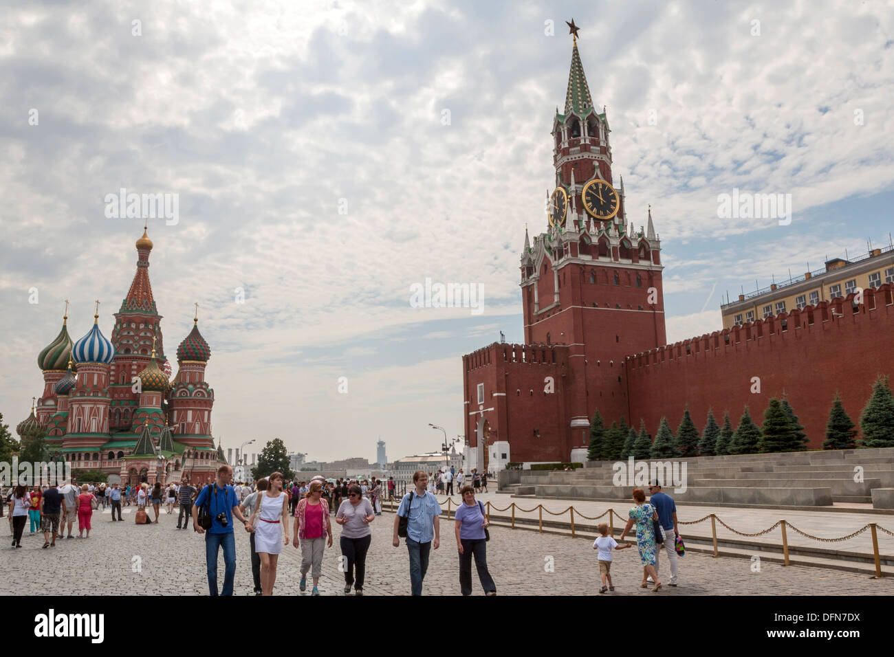 Saint basils cathedral kremlin clock hi-res stock photography and ...