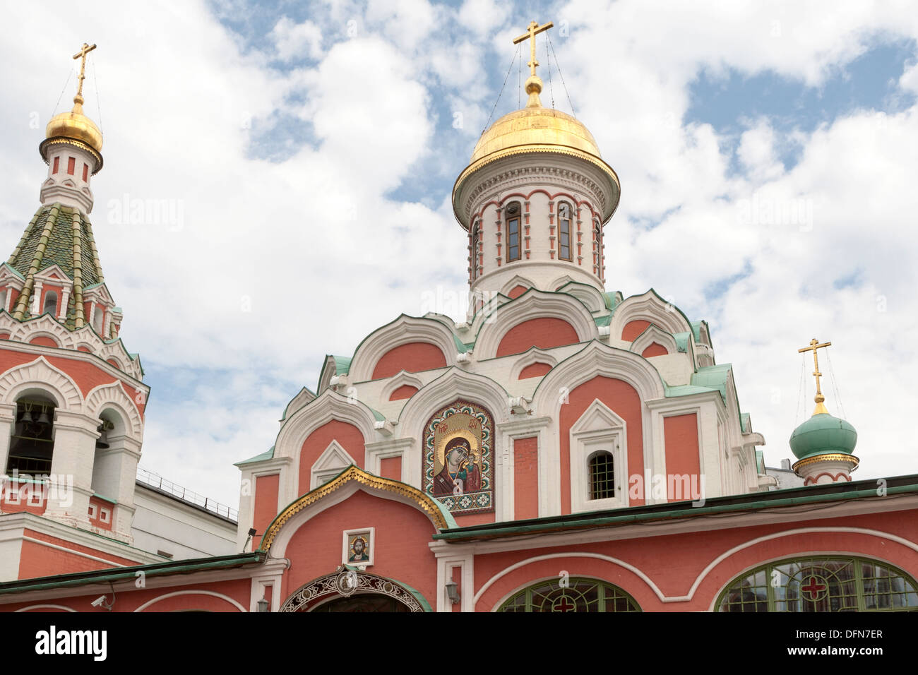 Outside the kazan cathedral hi-res stock photography and images - Alamy
