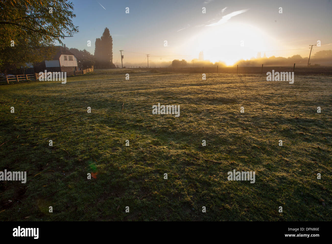 Dawn countryside hi-res stock photography and images - Alamy