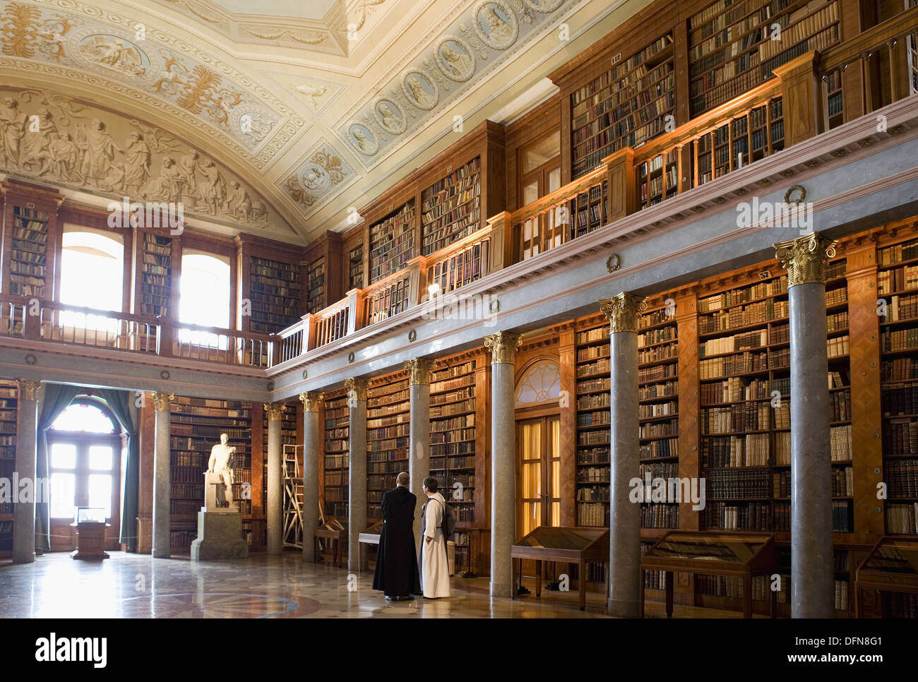 Abbey library hi-res stock photography and images - Alamy