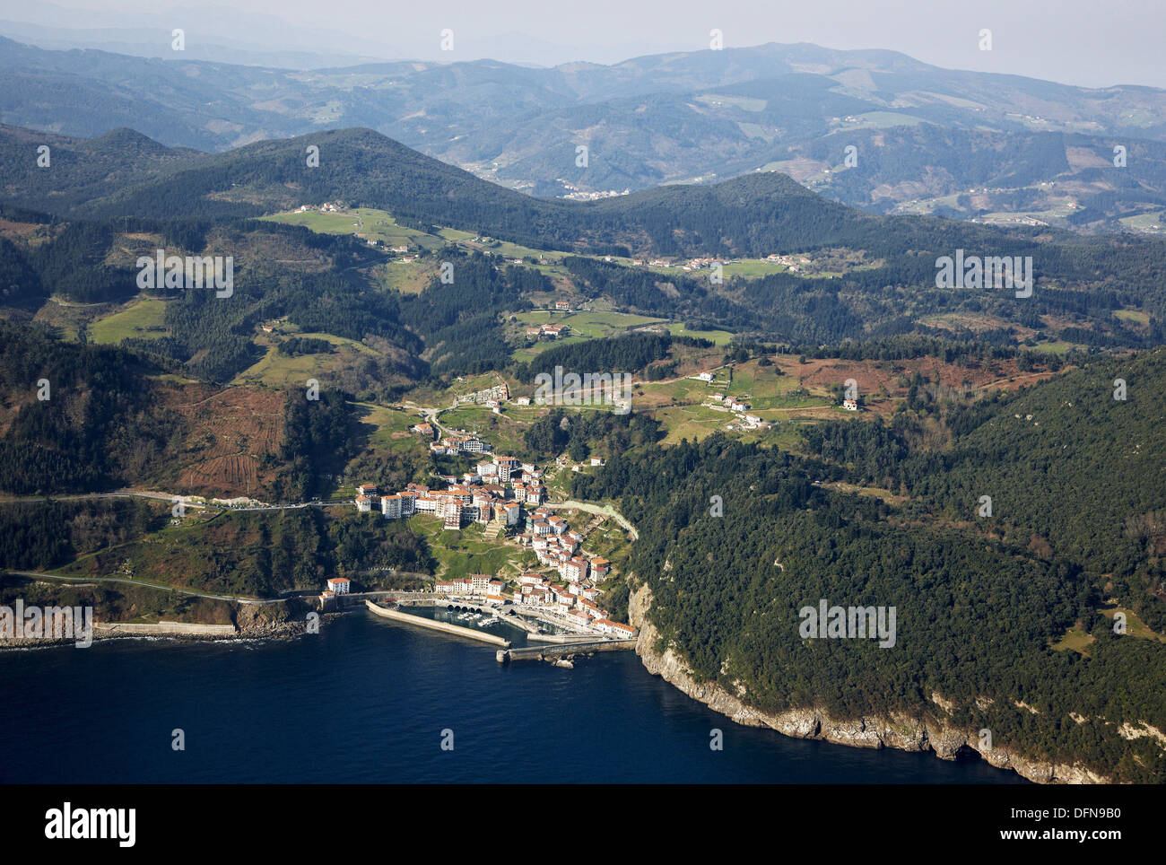 Elantxobe harbour hi-res stock photography and images - Alamy