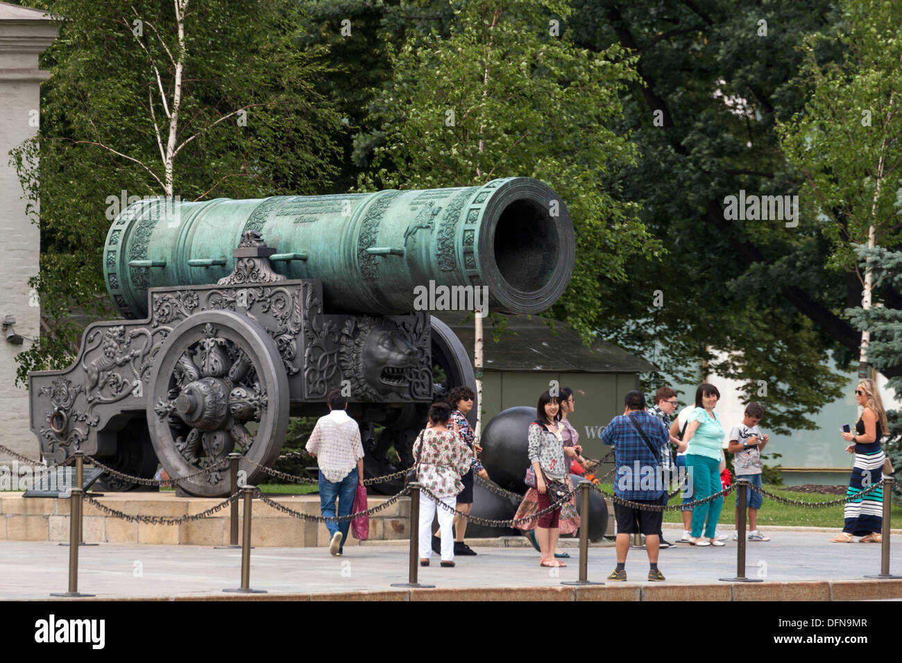 Tzar cannon hi-res stock photography and images - Alamy