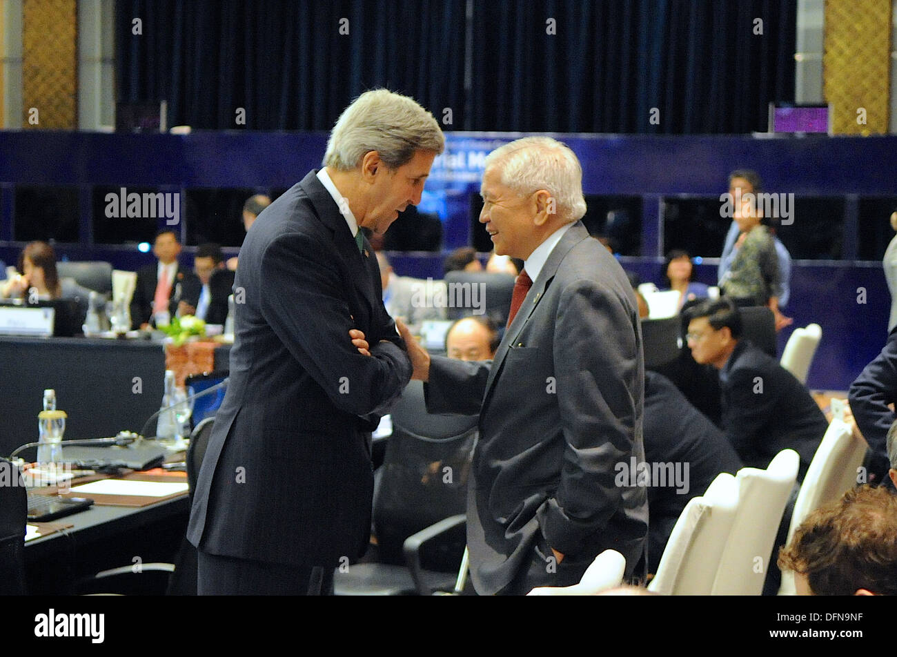 Philippines secretary hi-res stock photography and images - Alamy