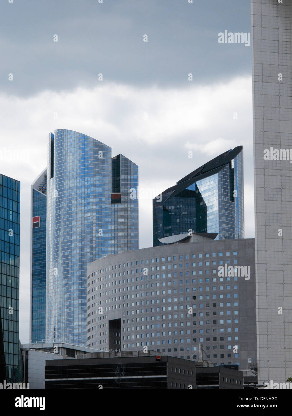 Offices buildings in la defense hi-res stock photography and images - Alamy