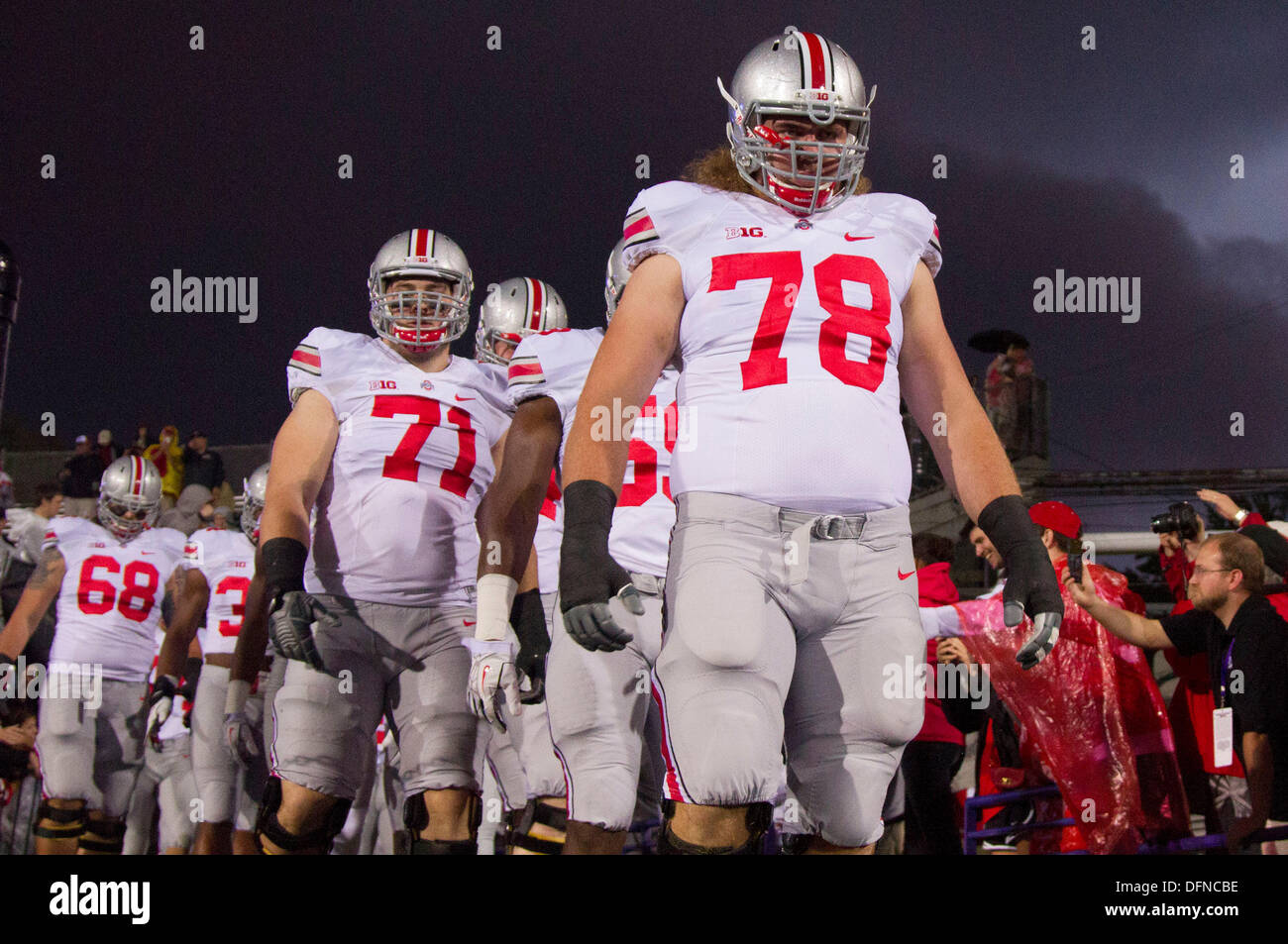 October 5 , 2013: Ohio State Buckeyes offensive linesman Andrew Norwell ...