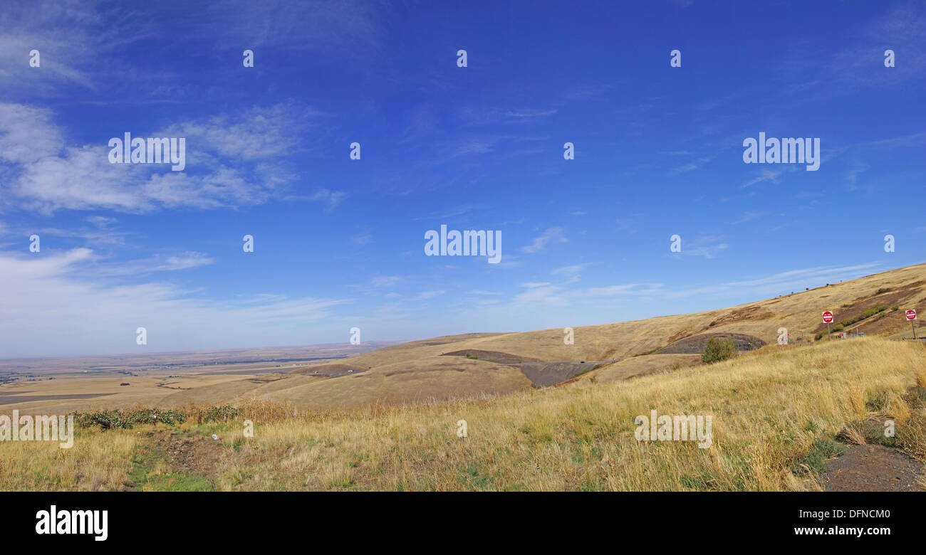 Blue sky and rolling hills near Deadman Pass, Pendleton, Oregon Stock ...