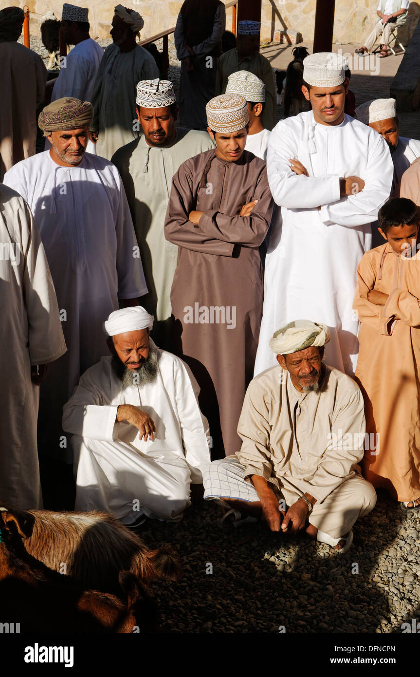 Oman traditional dress hi-res stock photography and images - Alamy