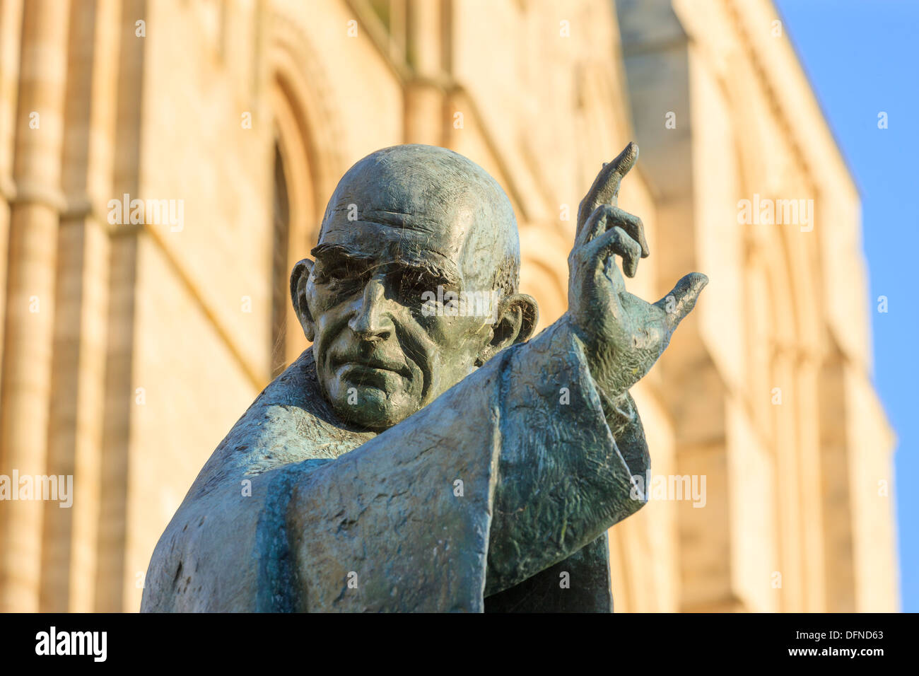 Statue of St Richard Chichester Cathedral Chichester West Sussex ...
