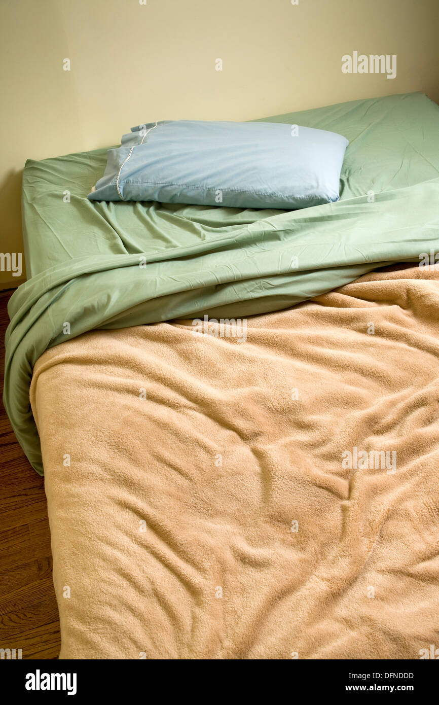 Unused bedroom hi-res stock photography and images - Alamy