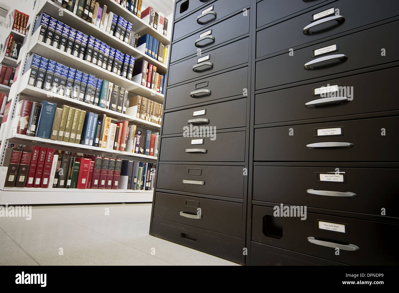 Front of library hi-res stock photography and images - Alamy