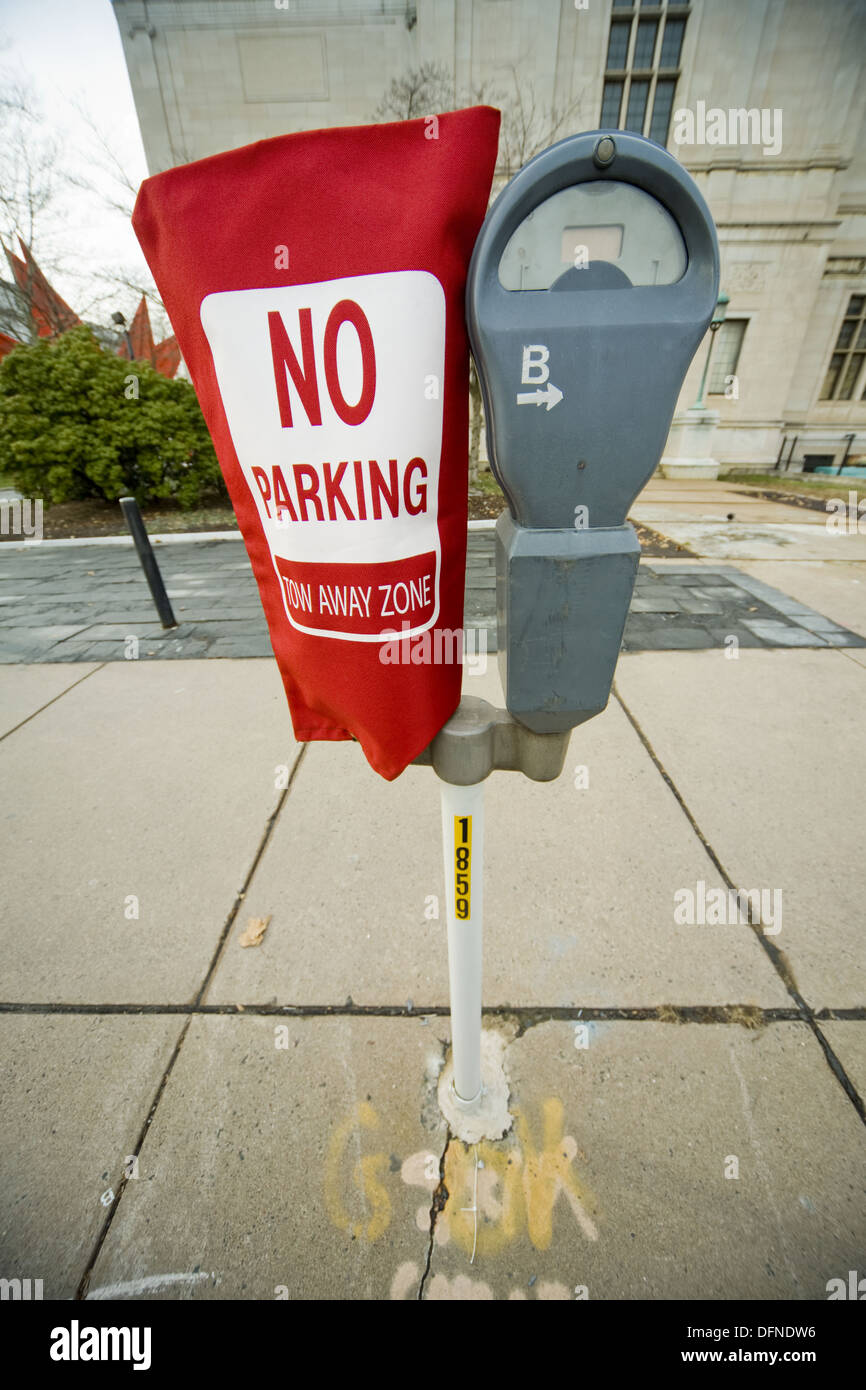Two parking meters hi-res stock photography and images - Alamy
