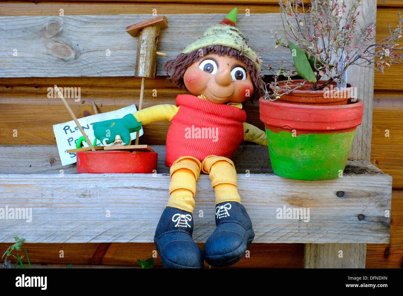 Flowerpot man garden ornament hi-res stock photography and images - Alamy